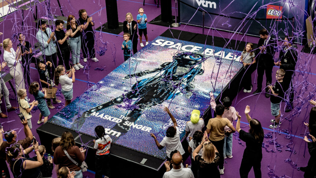 'The Masked Singer' stelt nieuwe figuur Space Babe voor - Newsmonkey